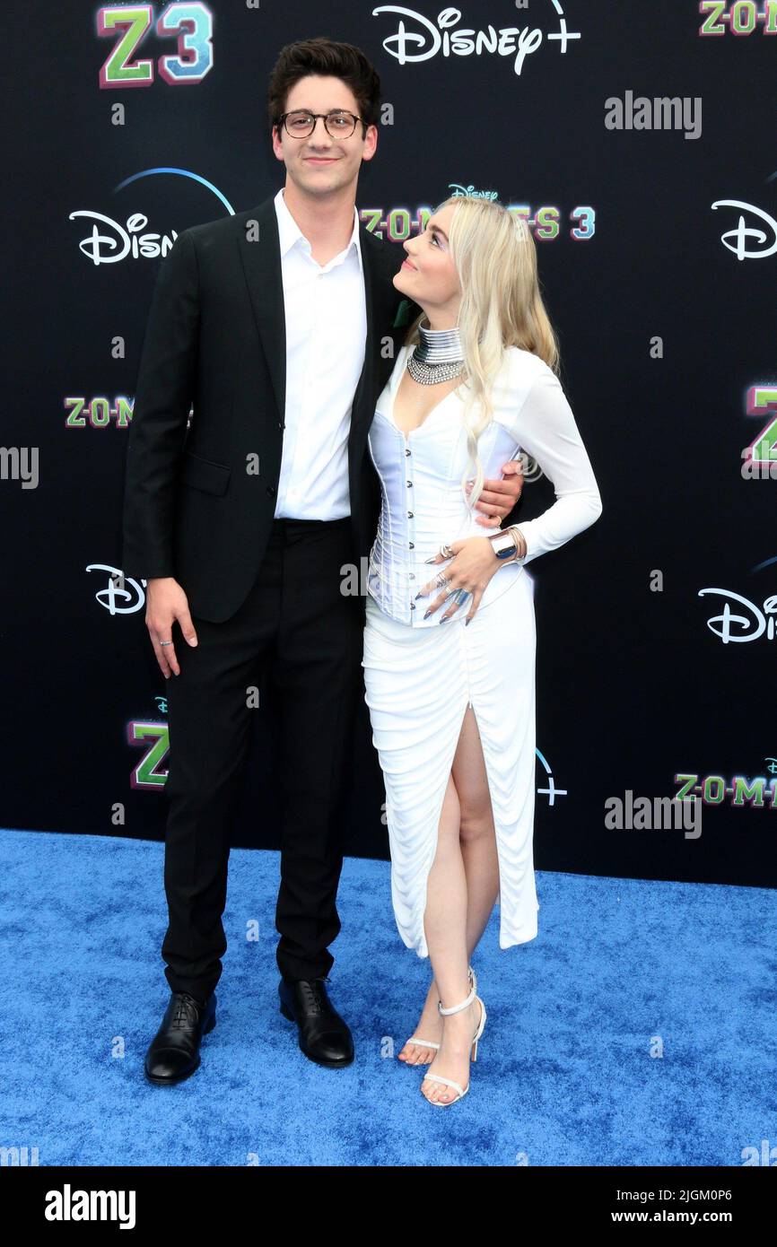 Milo manheim and meg donnelly hi-res stock photography and images - Alamy