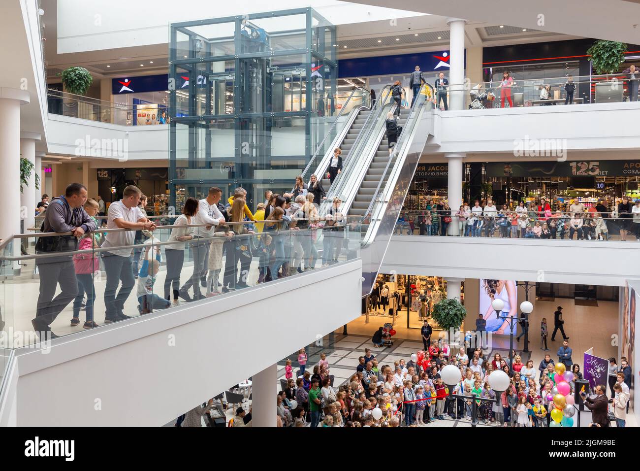 Glass elevators in shopping mall hi-res stock photography and images - Alamy
