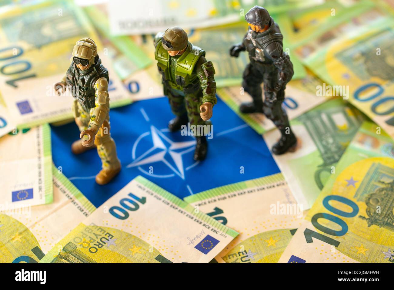 Weapons in Europe.Financing the supply of weapons, the army in Europe ...