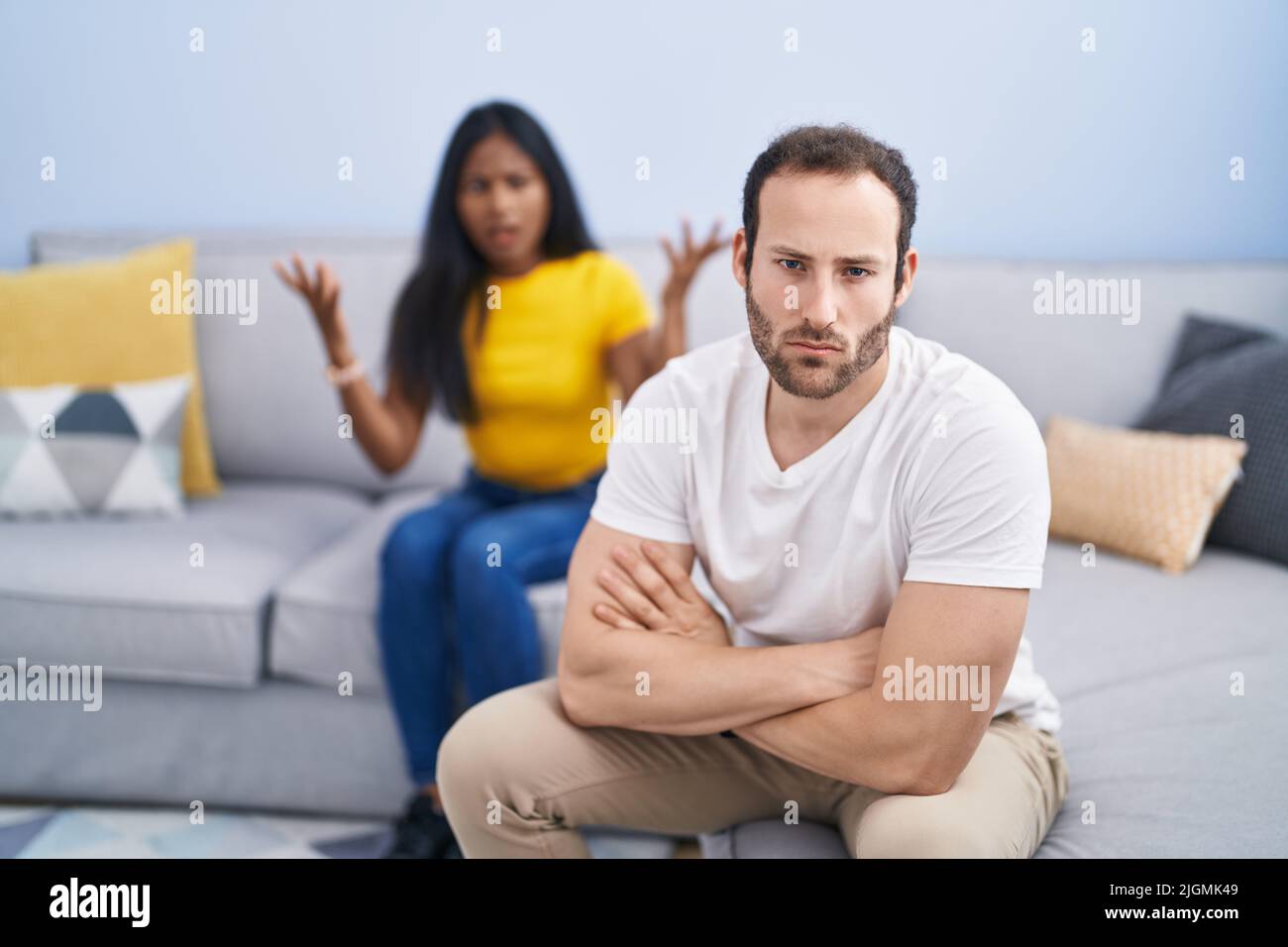 Man and woman interracial couple arguing at home Stock Photo - Alamy