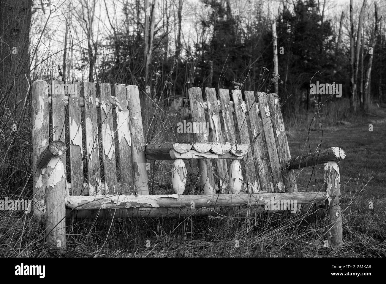 Worn out bench hi-res stock photography and images - Alamy