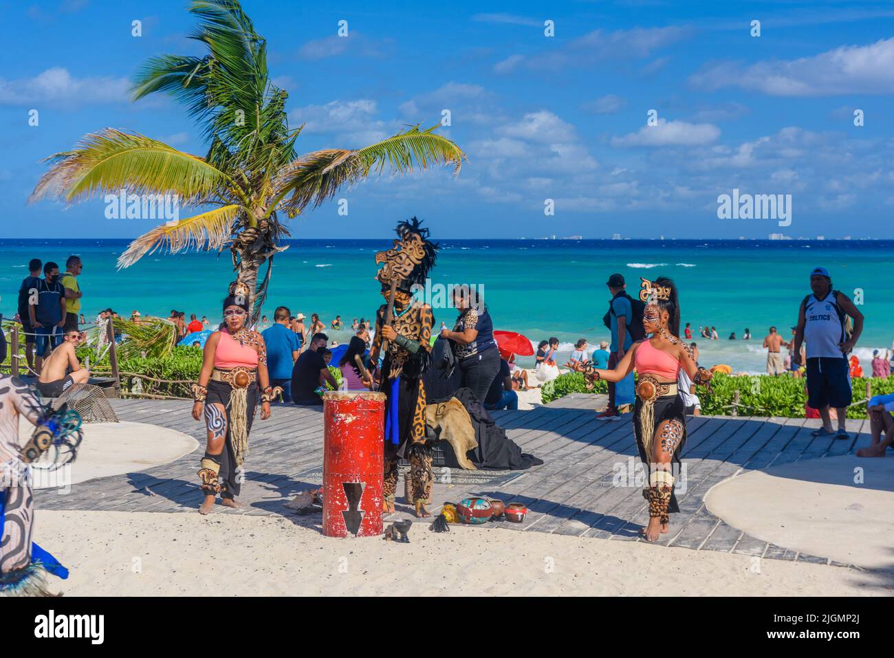 Mayan girl in dance hi-res stock photography and images - Alamy