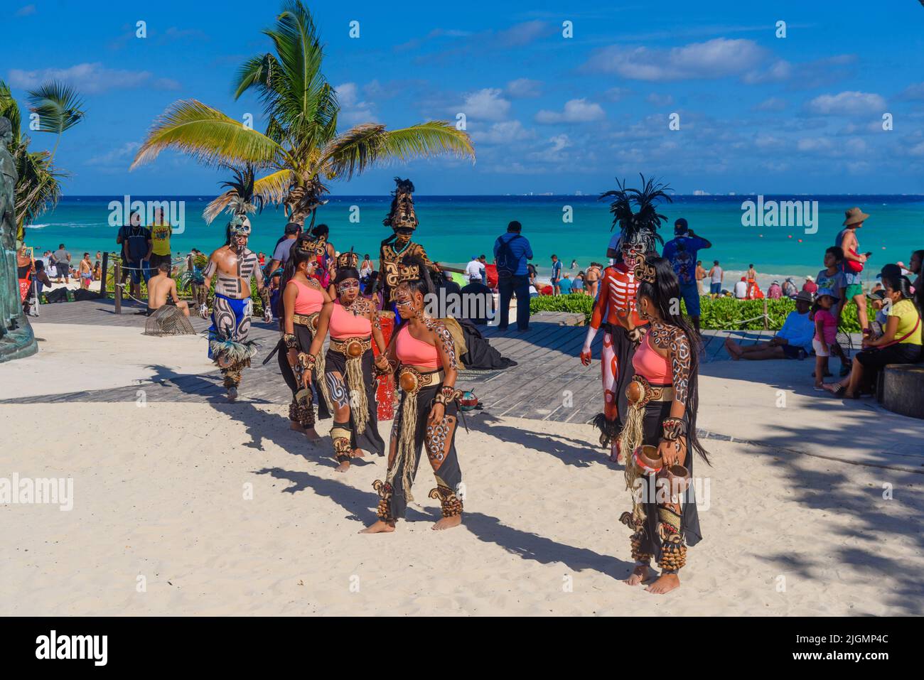 Mayan girl in dance hi-res stock photography and images - Alamy