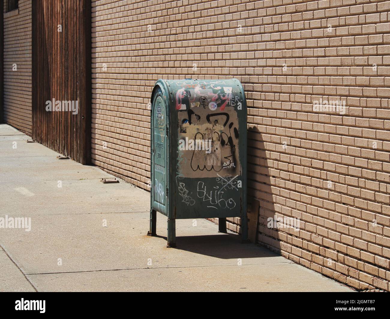 Simple Tones and Negative Space - The mailbox adds interests to an ...