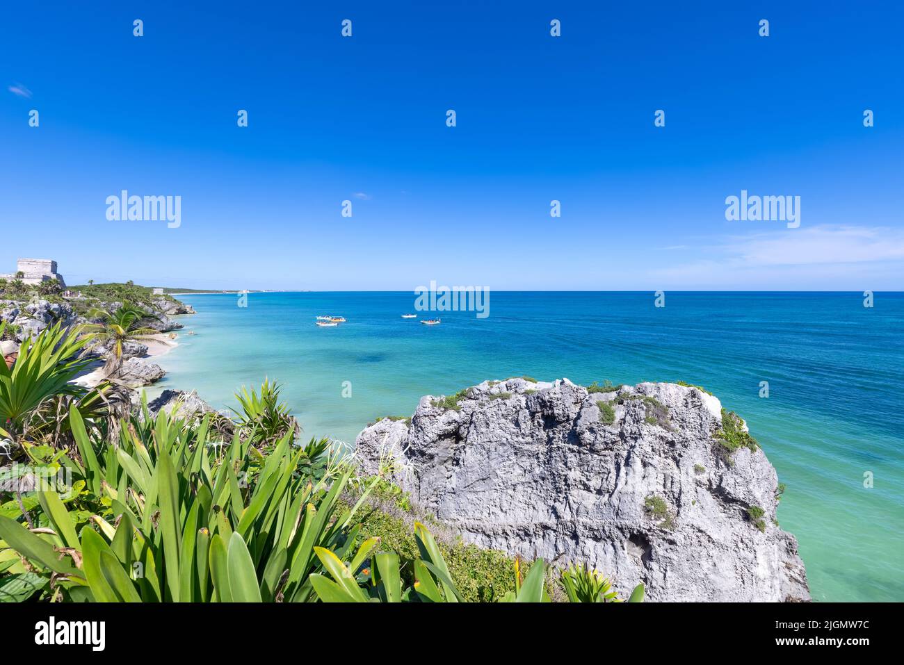 Mexico, Tulum Archaeological Zone and Mayan pyramids on scenic ocean ...