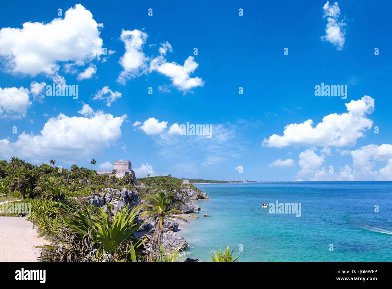 Mexico, Tulum Archaeological Zone and Mayan pyramids on scenic ocean ...