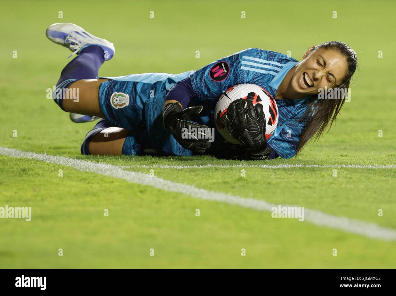 Itzel gonzalez hi-res stock photography and images - Alamy