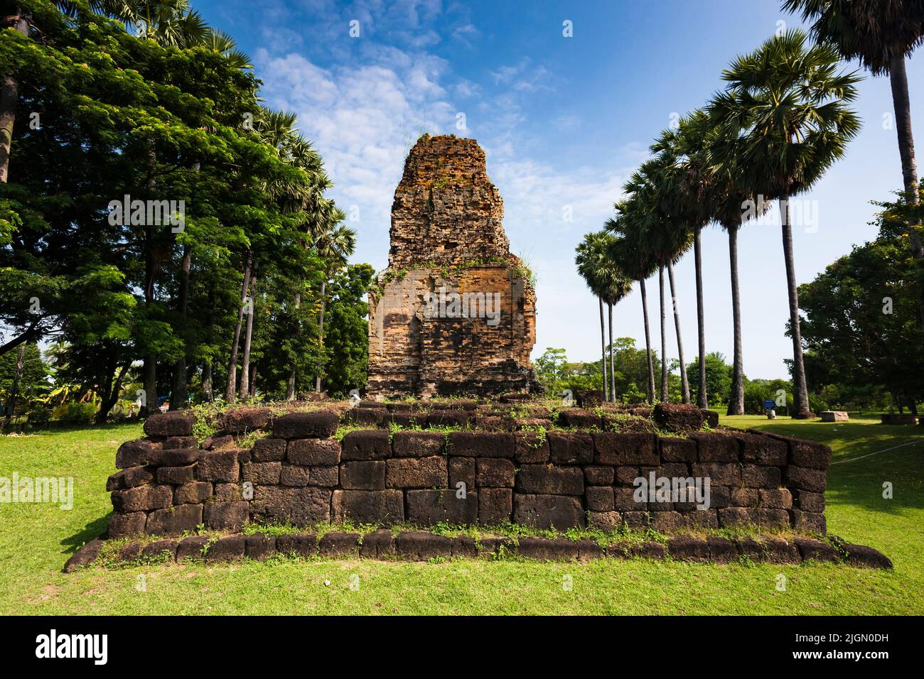 Prasat Phum Pon, Prasat Phum Phon, Thailand's oldest Khmer temple, the ...