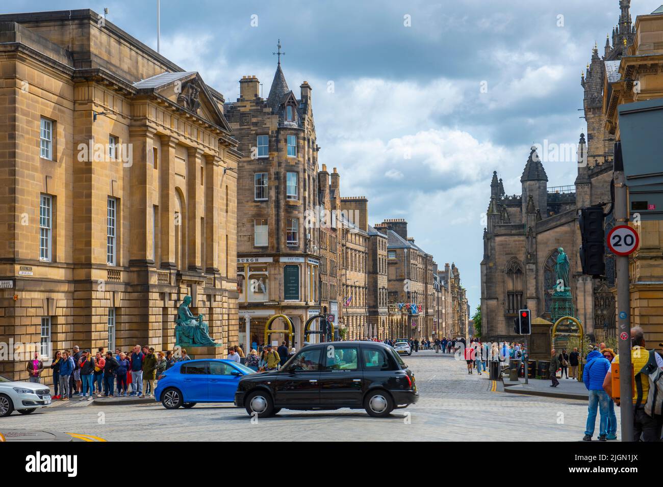Antique taxi on Lawnmarket on Royal Mile in Old Town Edinburgh ...