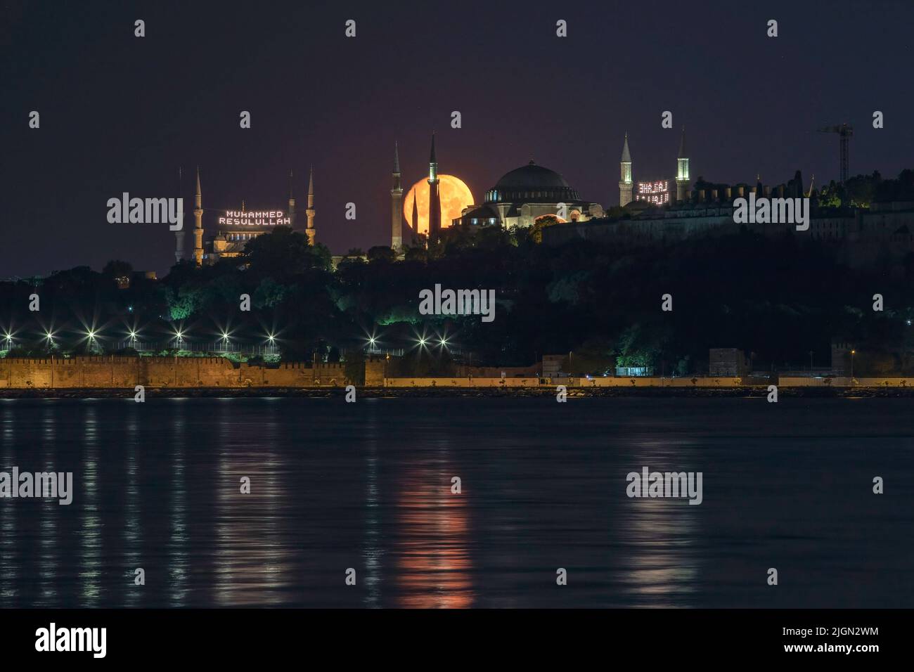 Super full moon observed hi-res stock photography and images - Alamy