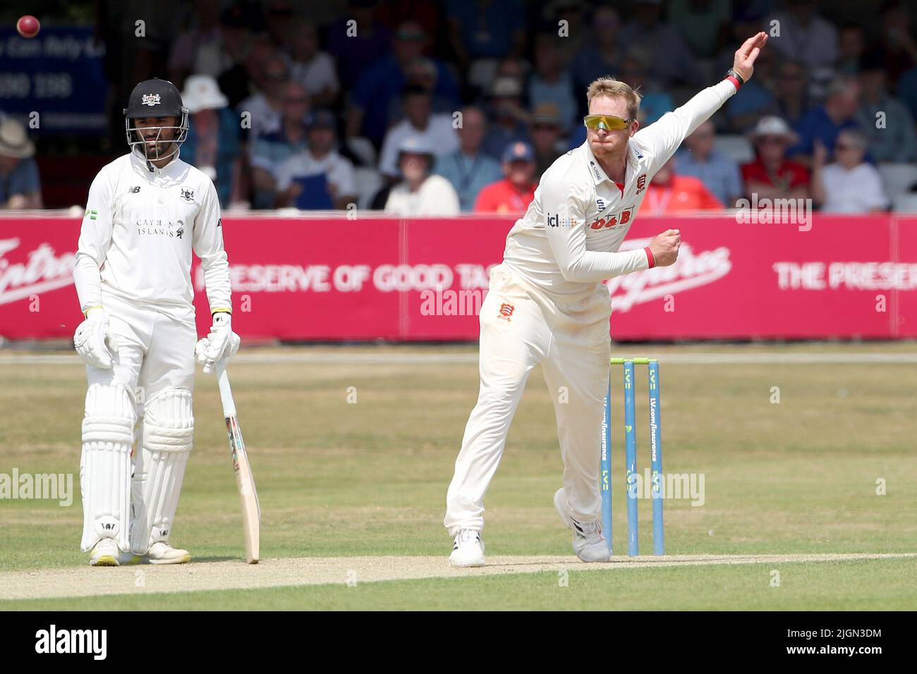 Simon Harmer in bowling action for Essex during Essex CCC vs ...