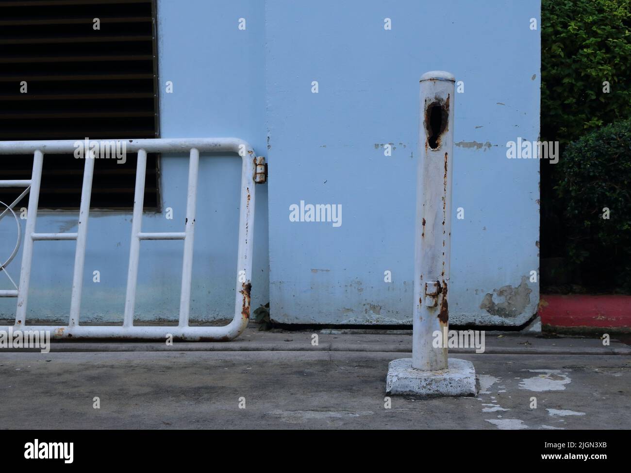 Destroyed fence hi-res stock photography and images - Alamy