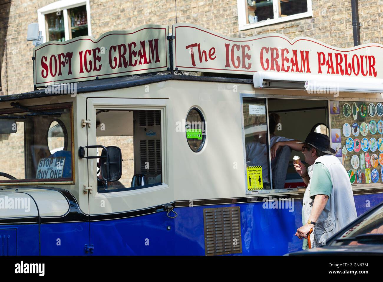 Ice cream van man hi-res stock photography and images - Alamy