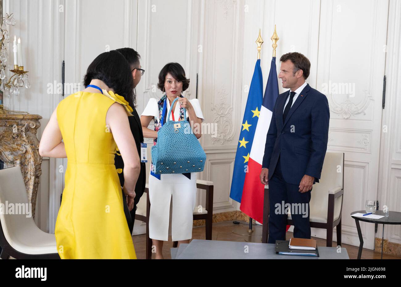 Emmanuel Macron meets Madame Le Thi Thu Thuy and Mr Pham That Quan And ...