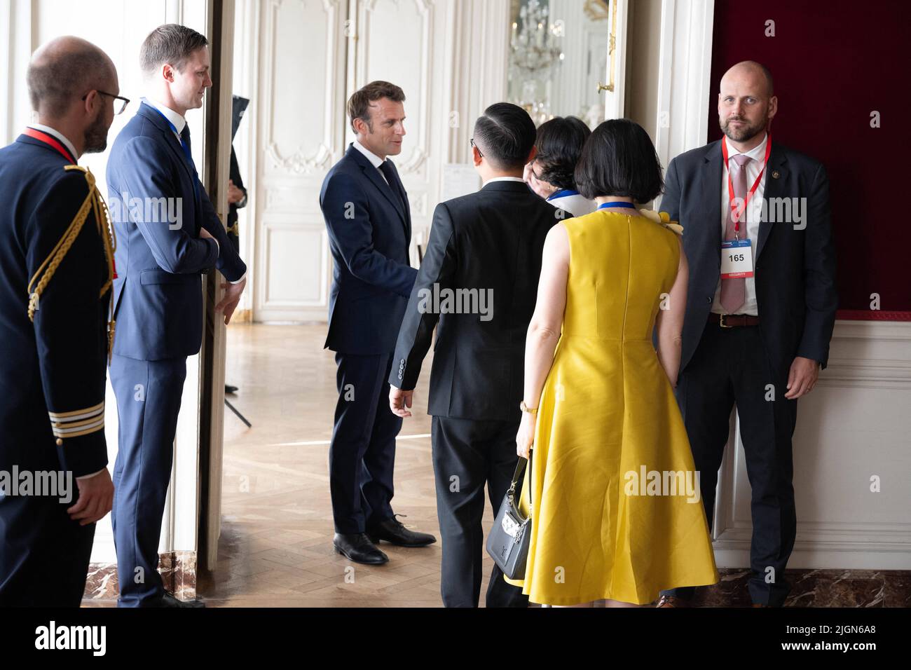 Emmanuel Macron meets Madame Le Thi Thu Thuy and Mr Pham That Quan And ...