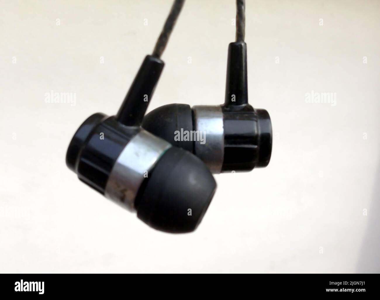 Ear bud cord hi-res stock photography and images - Alamy