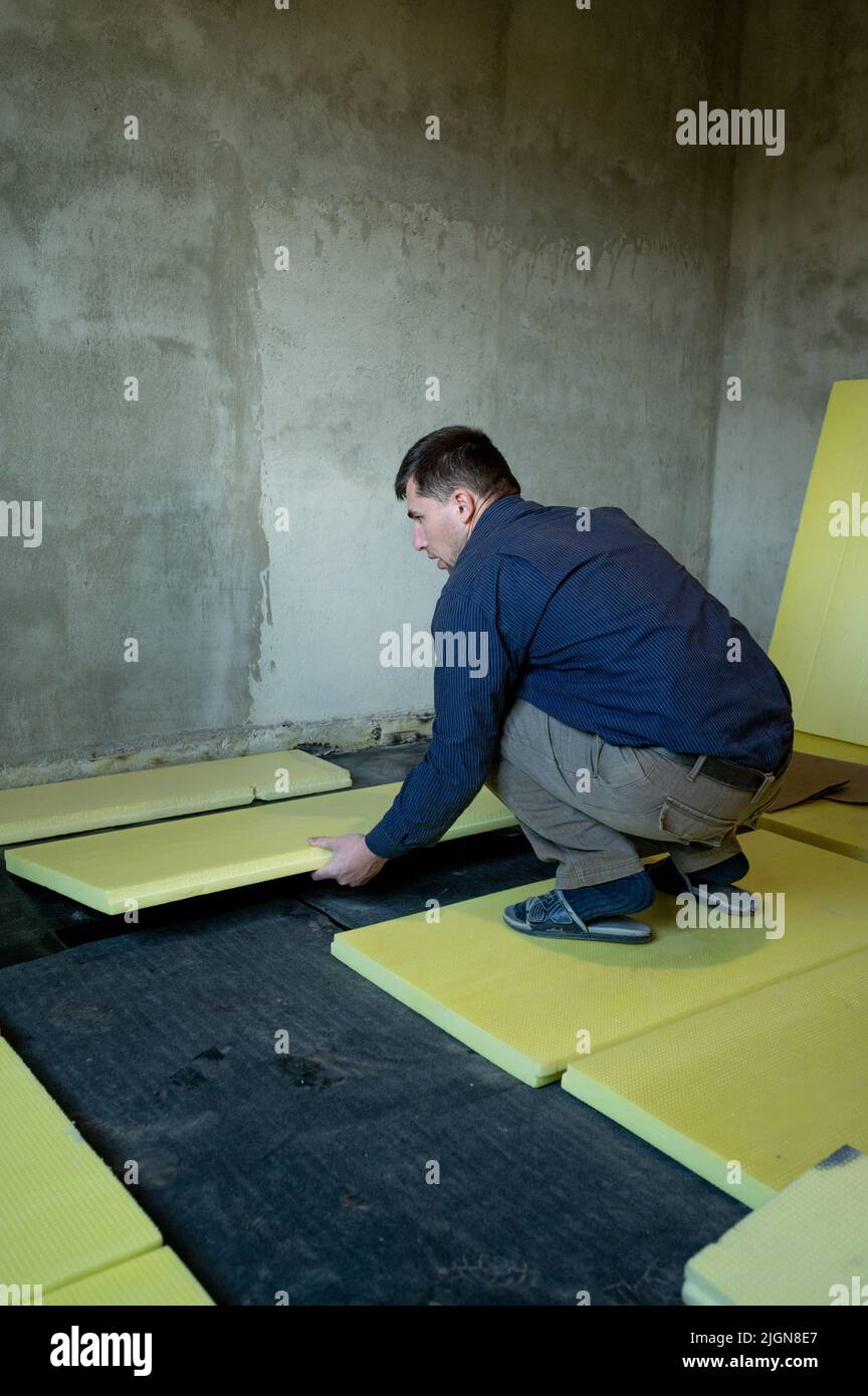 Installation of expanded polystyrene for floor insulation, expanded ...