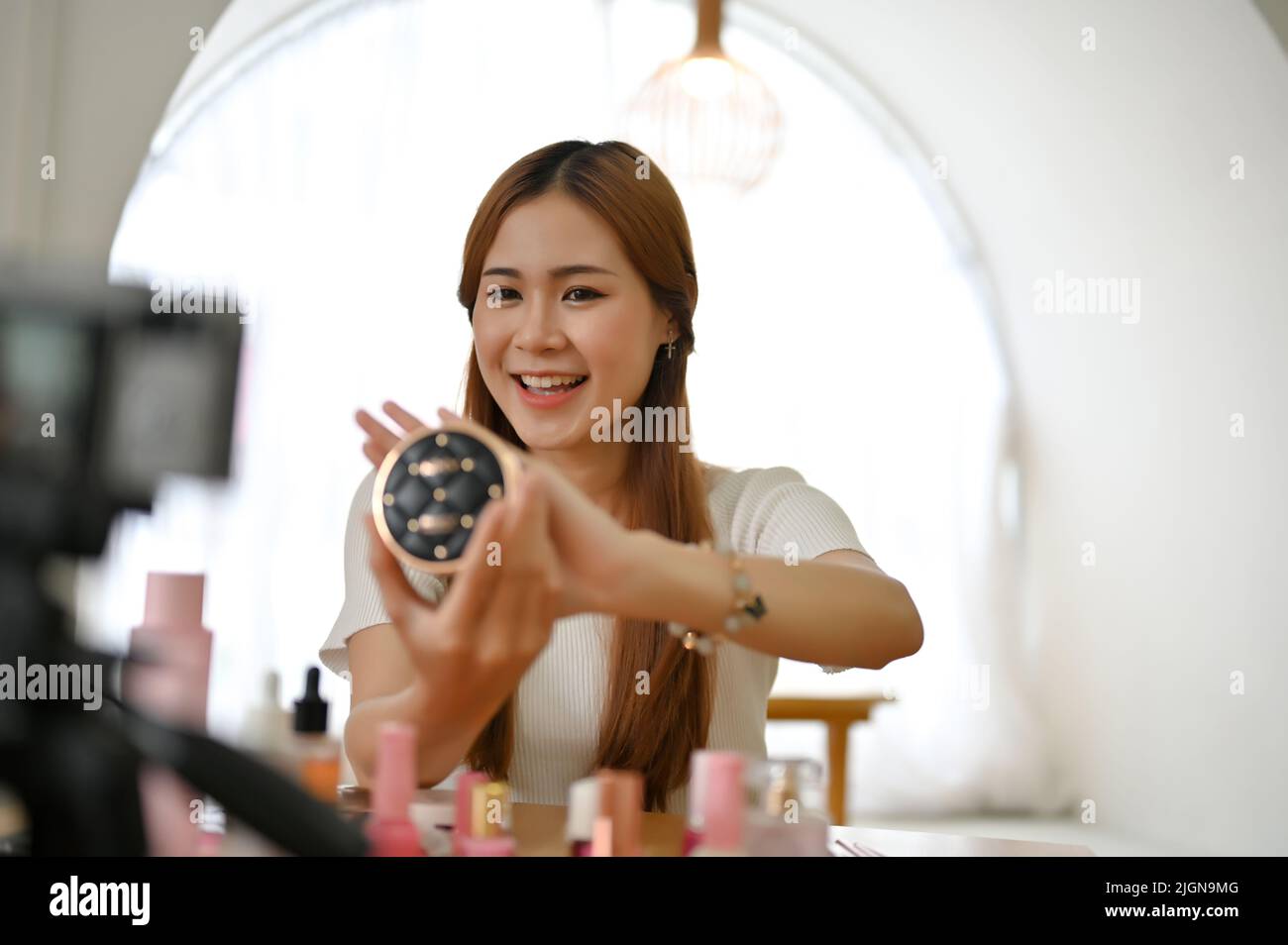 Beautiful asian influencer review hi-res stock photography and images ...