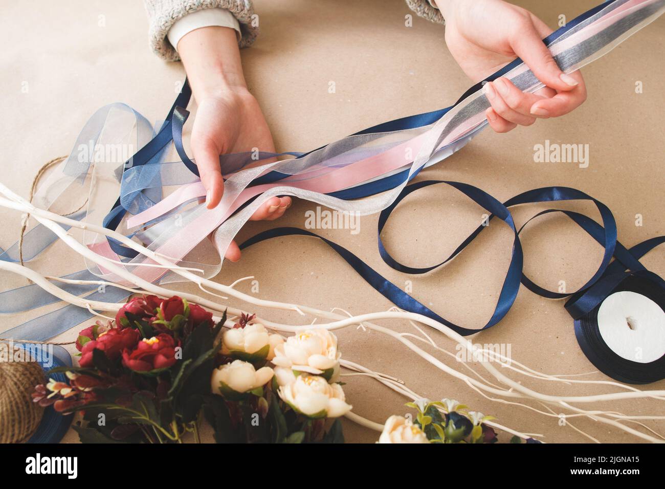 Art and craft hi-res stock photography and images - Alamy