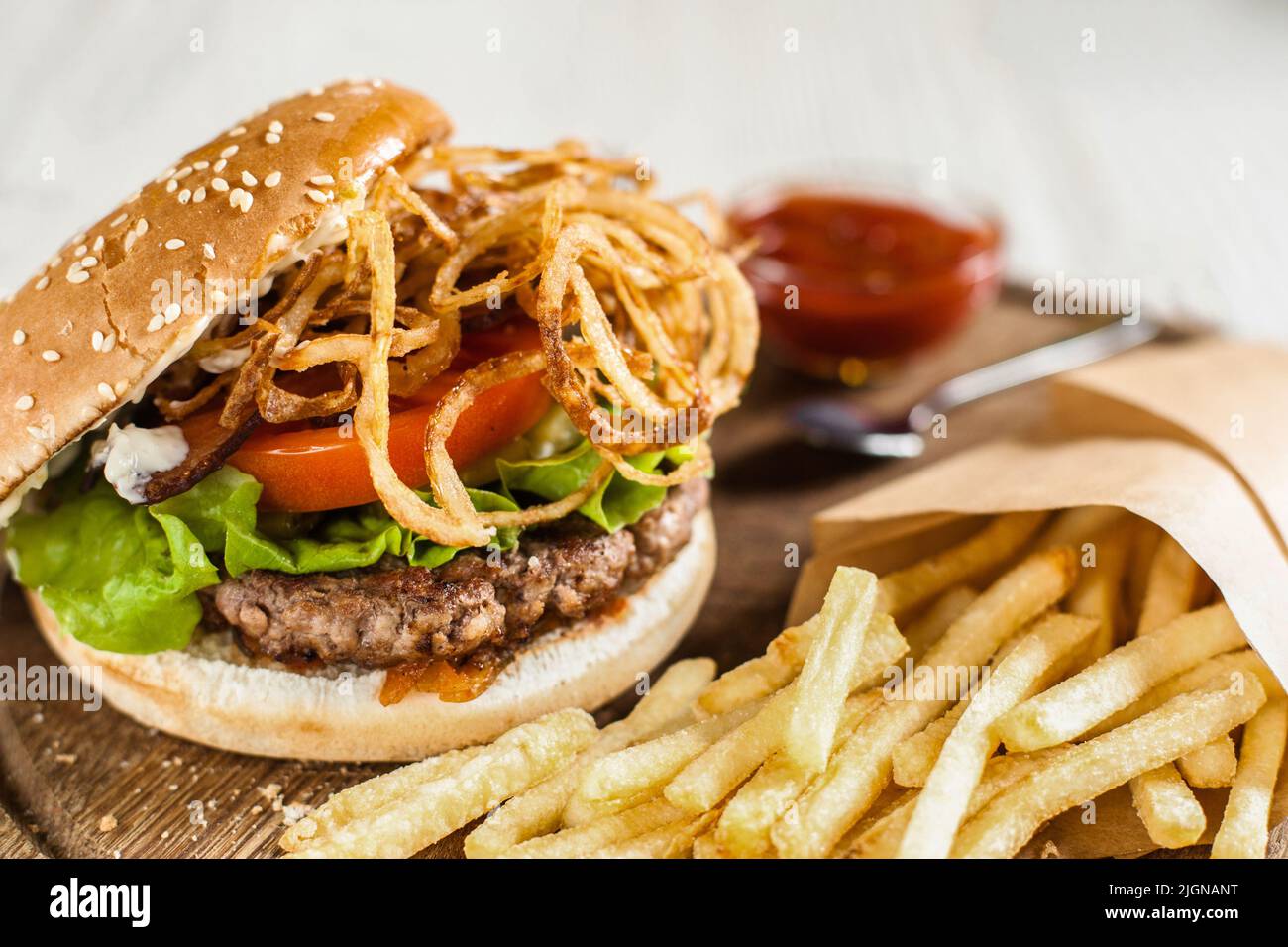 Restaurant serving of burger with fries Stock Photo - Alamy