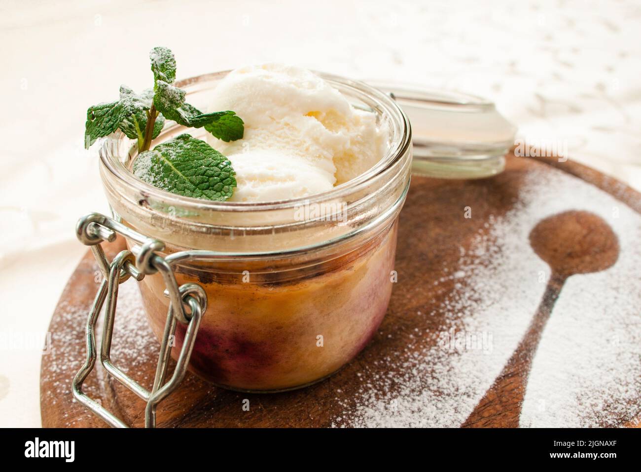 Restaurant serving of ice cream dessert Stock Photo - Alamy
