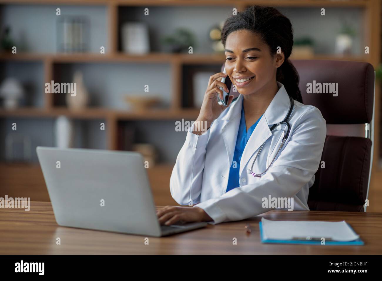 African american clinician hi-res stock photography and images - Alamy