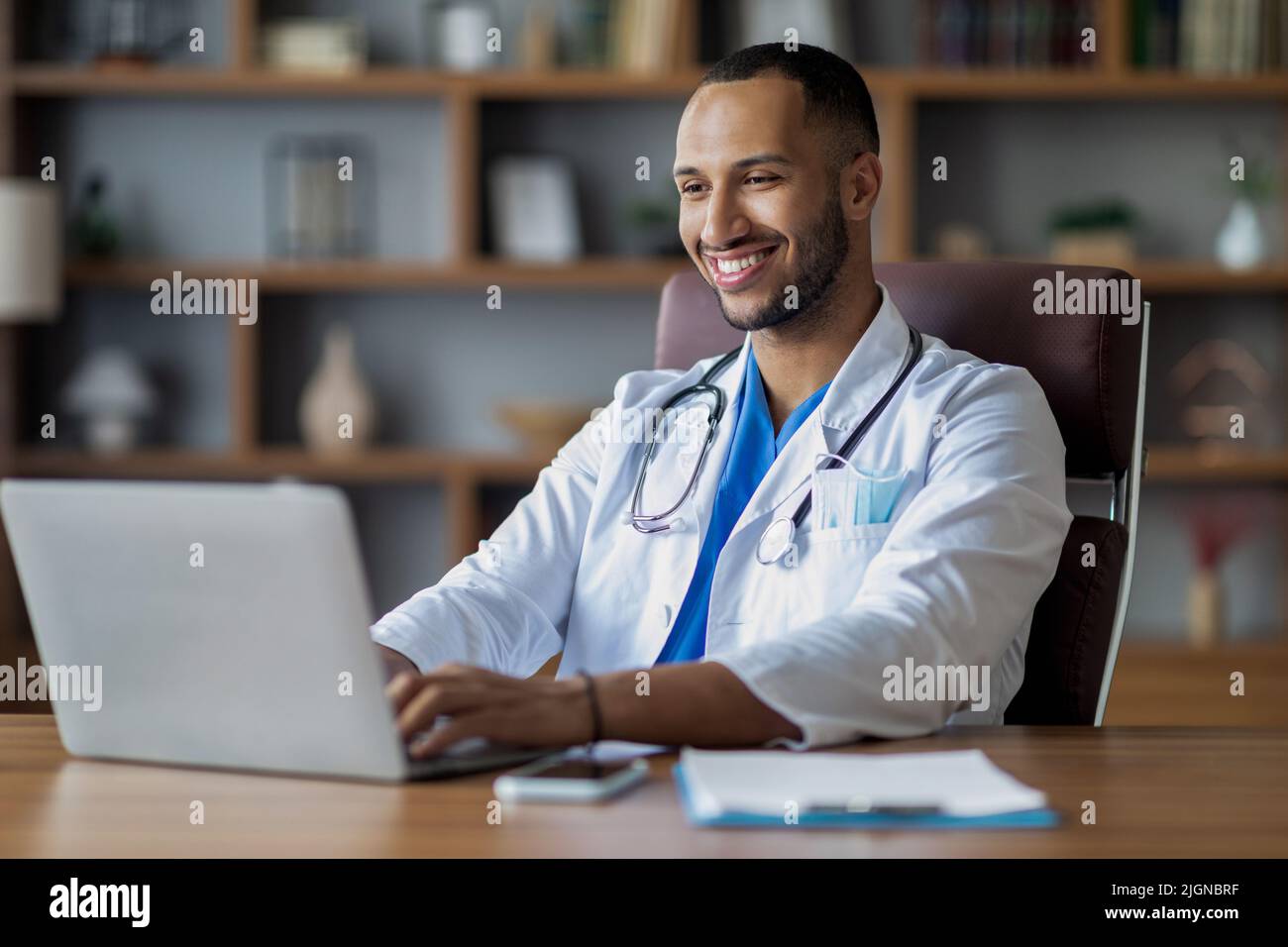 Clinician computer hi-res stock photography and images - Alamy