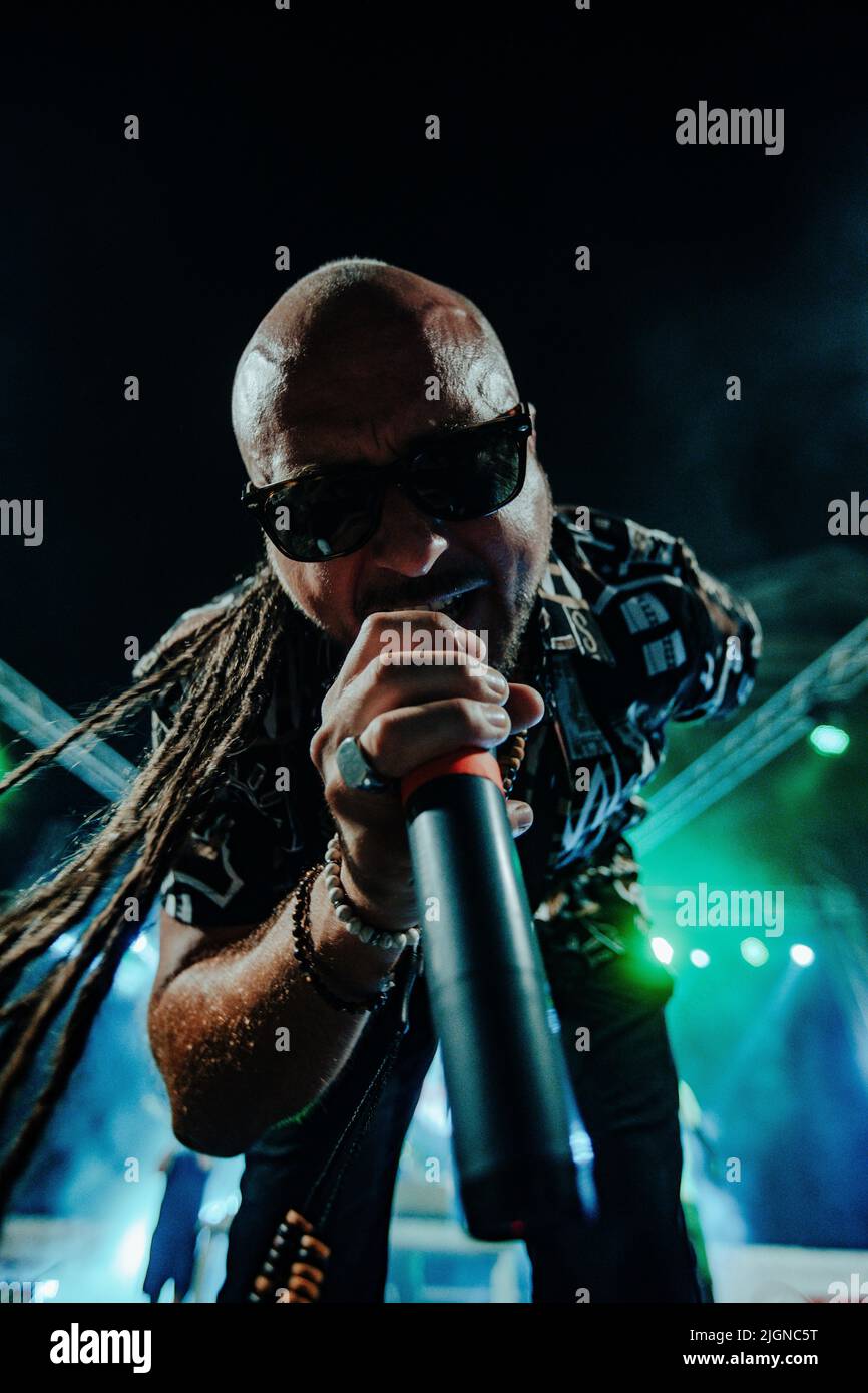 Singer with dreadlocks hi-res stock photography and images - Alamy