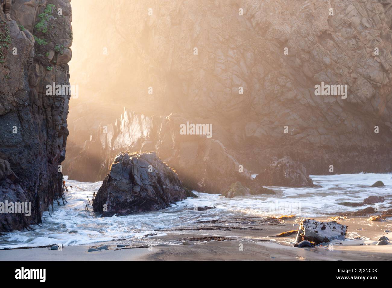 Sunset at Pfeiffer Beach, near Big Sur, showing the keyhole rock Stock ...