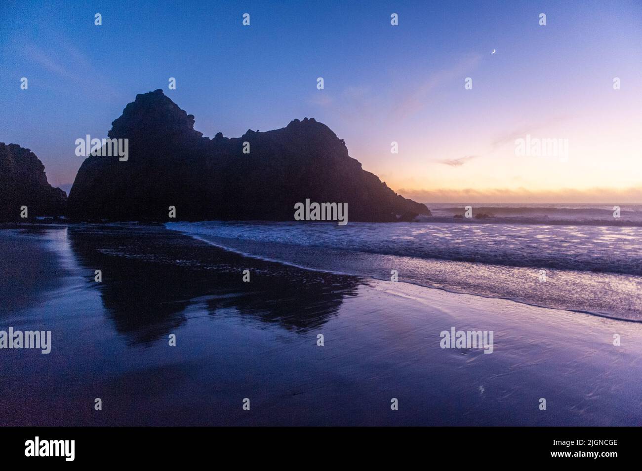 Impression of the keyhole arch rock at Pfeiffer beach around sunset ...