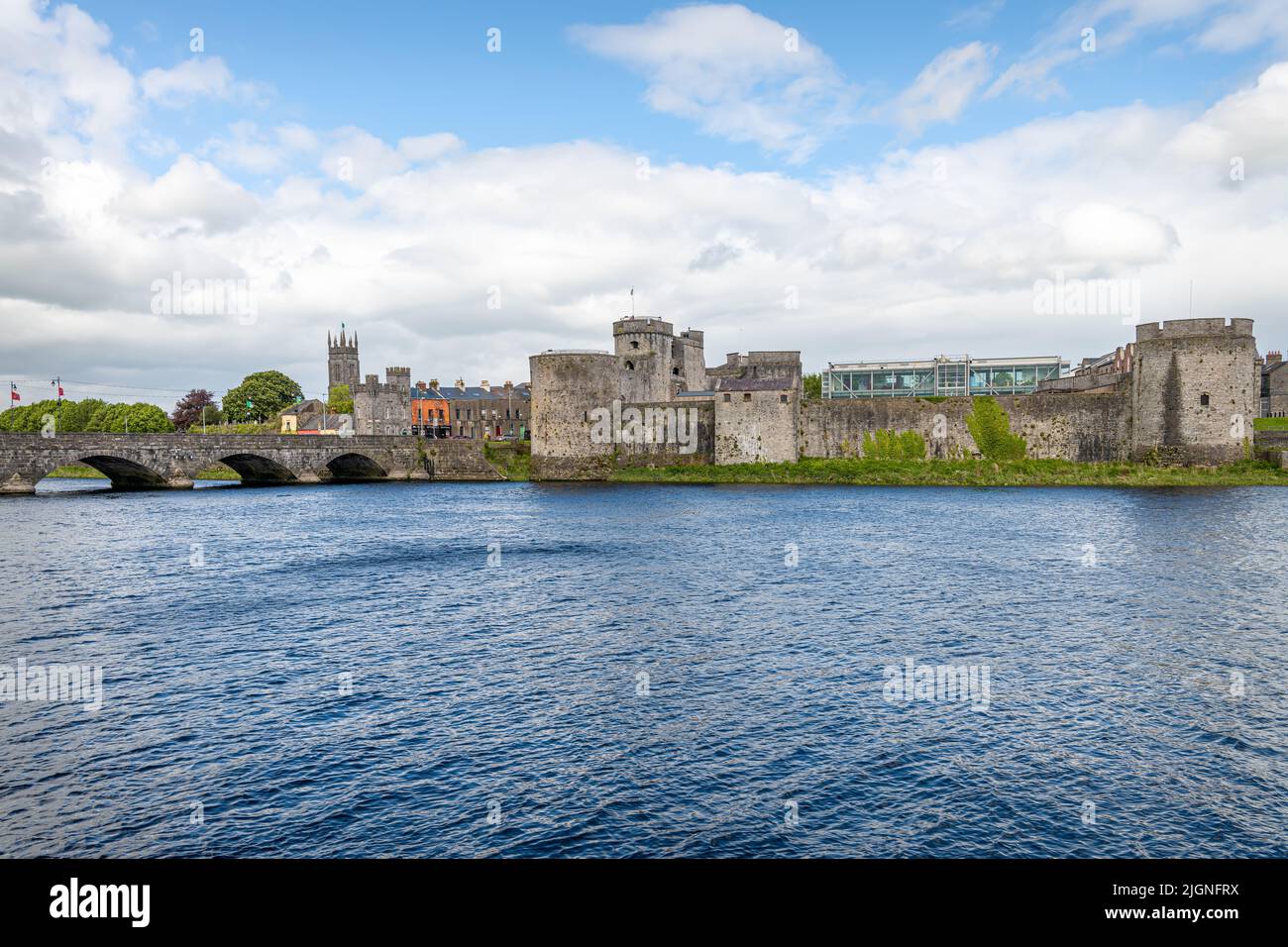 King John's Castle and Thomond Bridge over the River Shannon, Limerick ...
