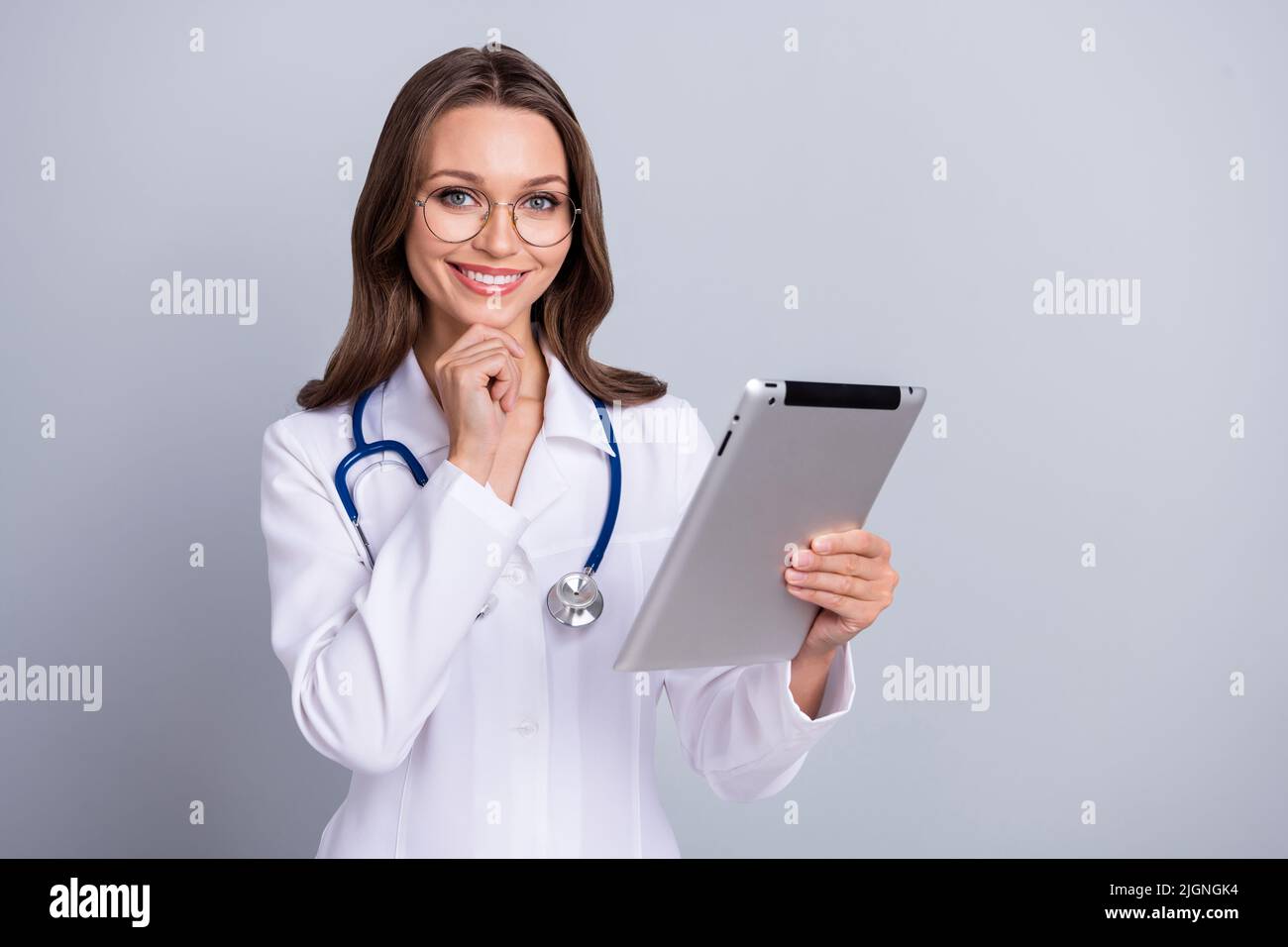 Photo of young cheerful woman family doc lab diagnostic use tablet ...