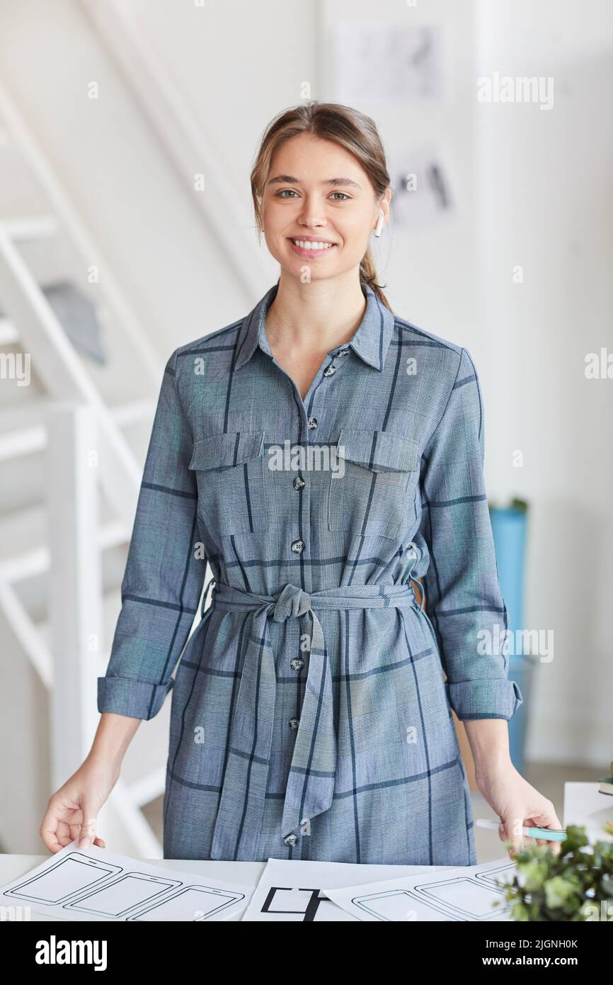 Wireless ear buds hi-res stock photography and images - Alamy