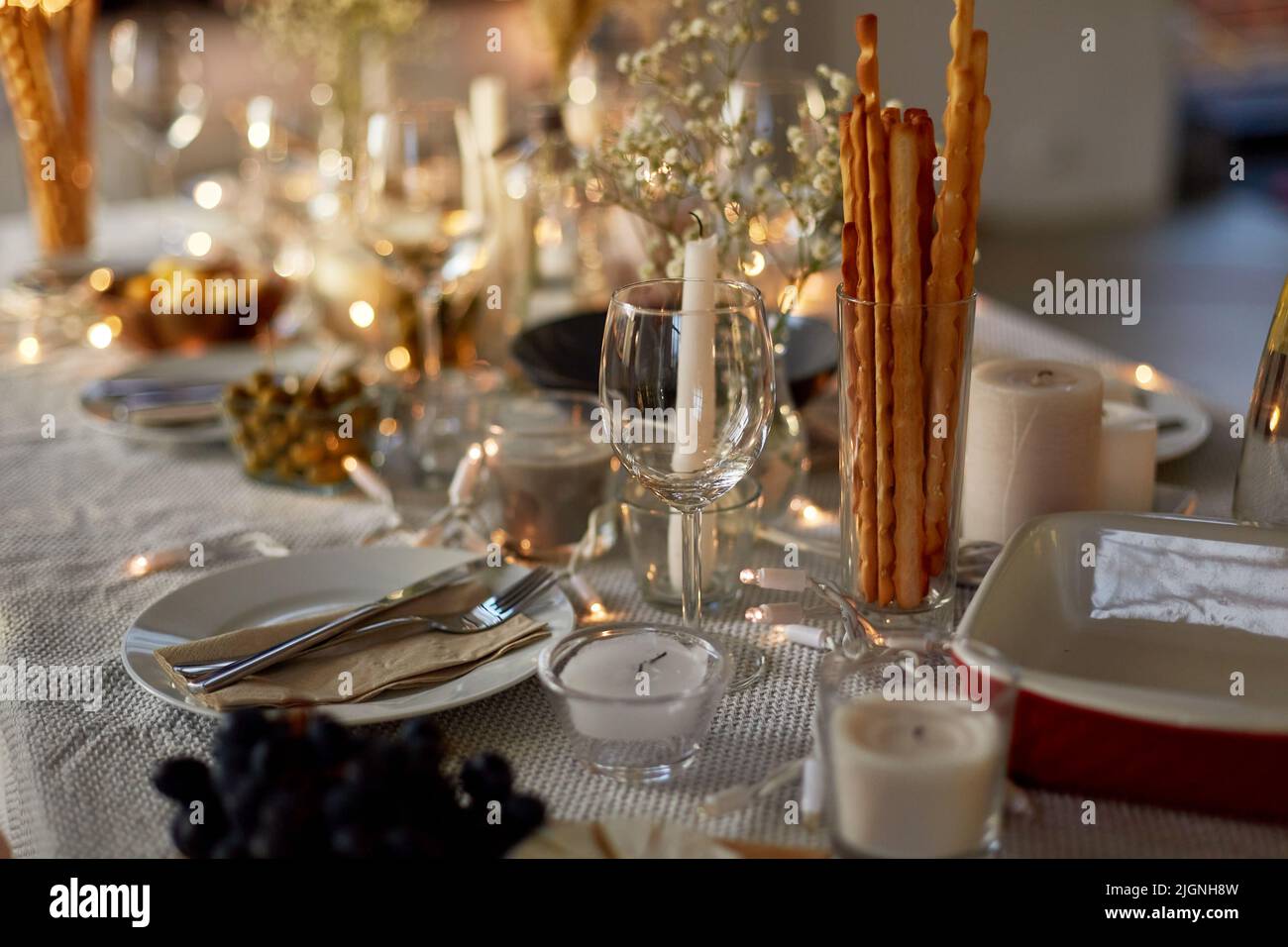 dinner party table serving at home Stock Photo - Alamy