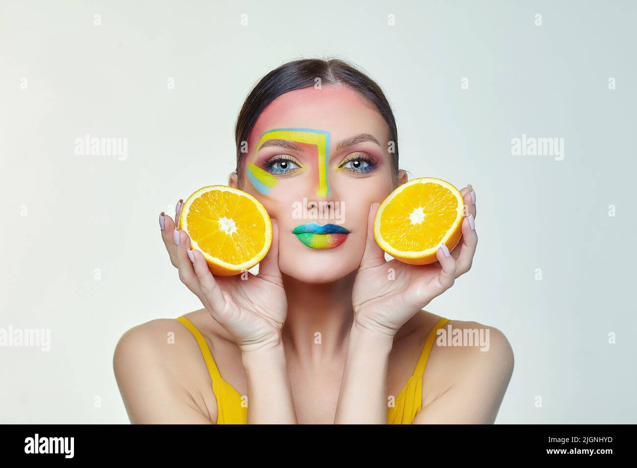 Holds orange slices hi-res stock photography and images - Alamy