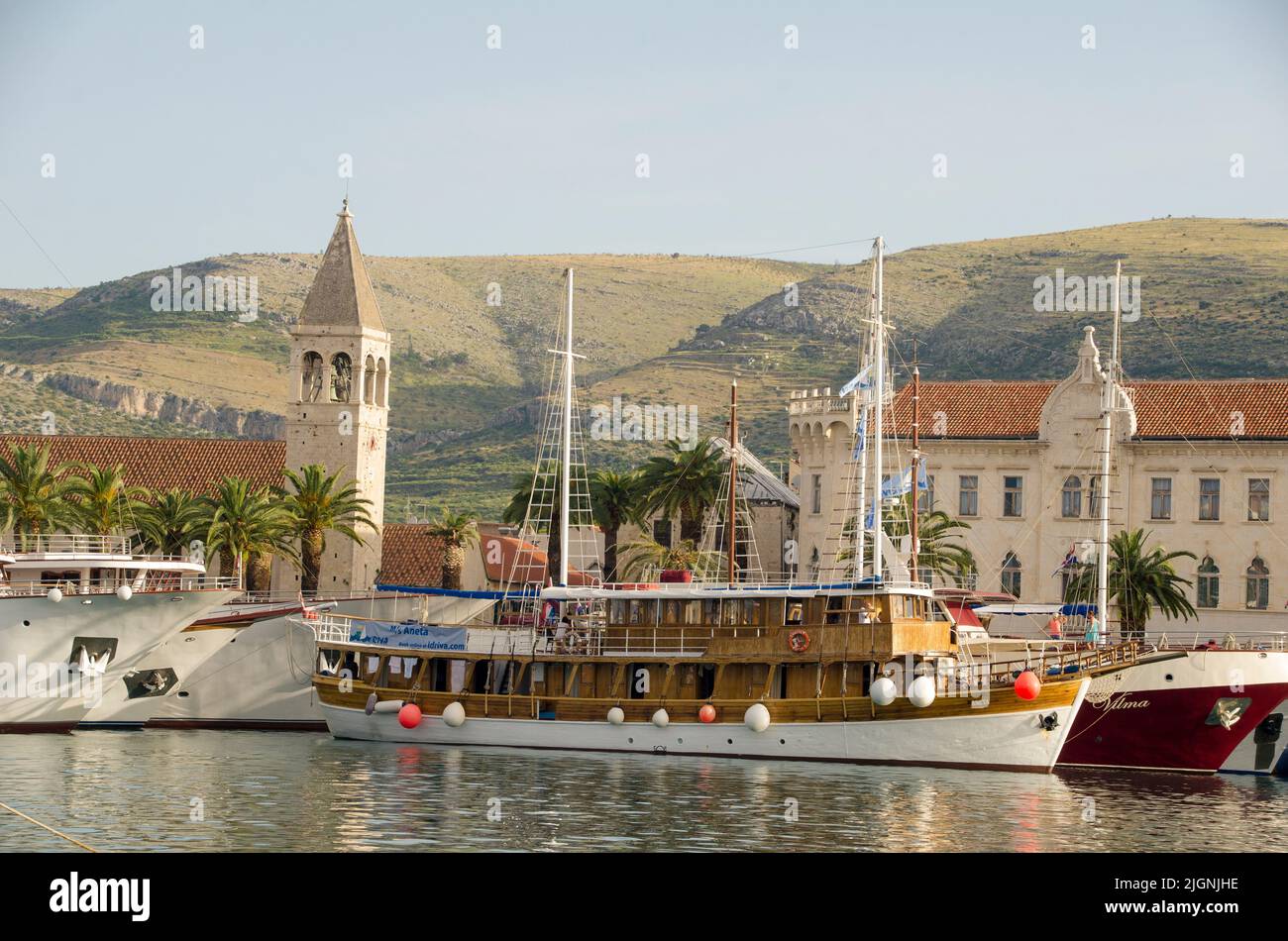 Milna is a village and municipality on the western side of the island ...