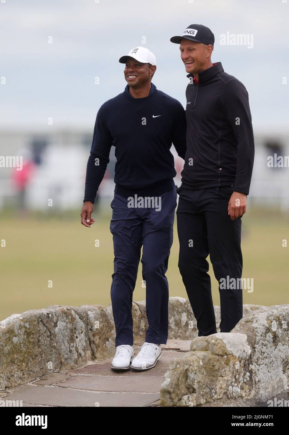 Tiger woods swilcan bridge hi-res stock photography and images - Alamy