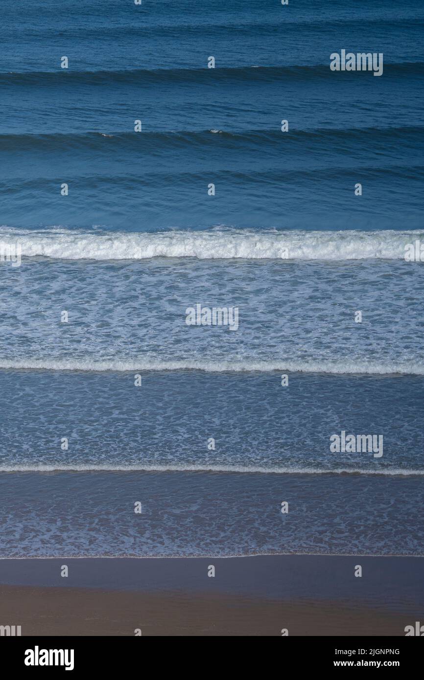 Breaking wave patterns hi-res stock photography and images - Alamy