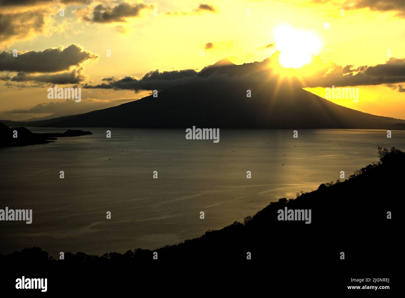 Ile lewotolo hi-res stock photography and images - Alamy