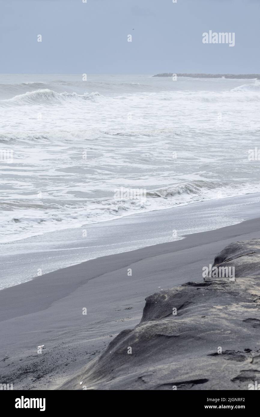 Mild ocean waves hi-res stock photography and images - Alamy