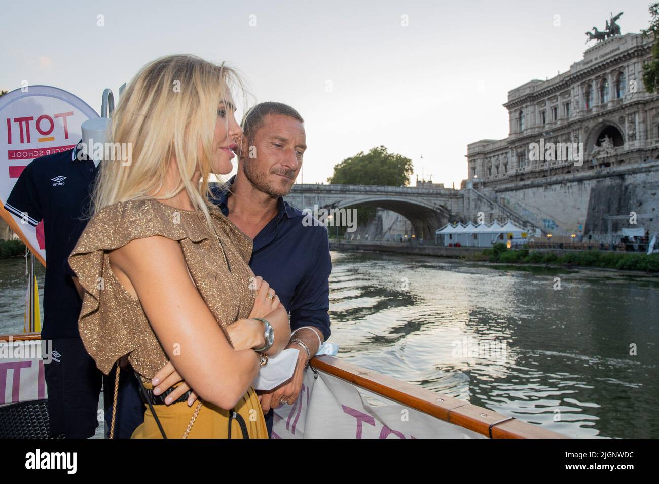 * NO WEB * NO NEWSPAPERS * Rome, Francesco Totti and Ilary Blasi on the ...