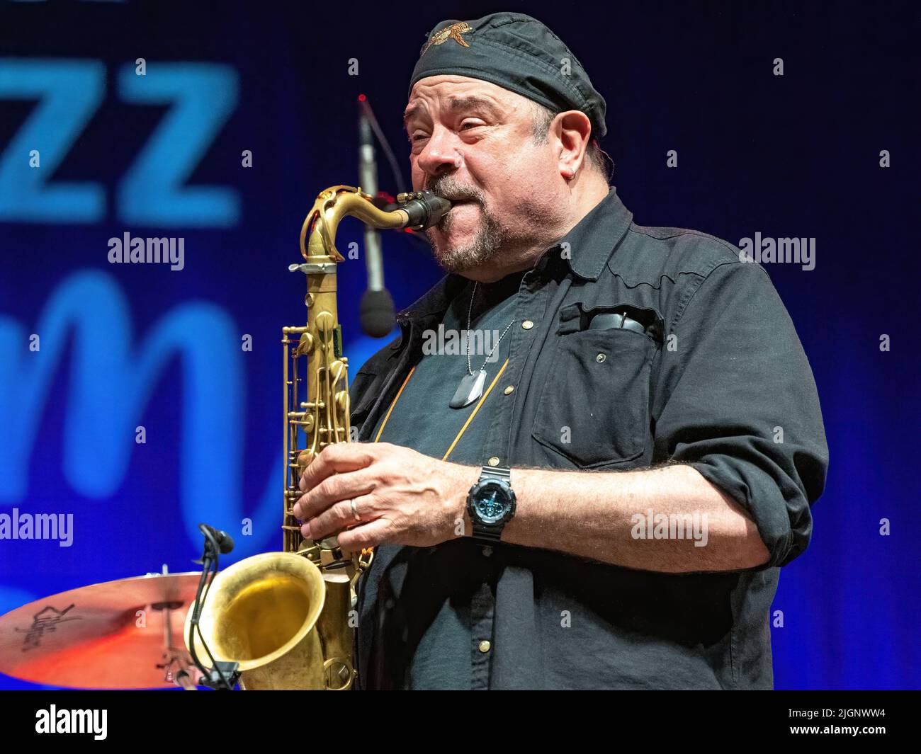 Concert of Iiconic guitarist MIKE STERN and the leggend of drums DENNIS ...