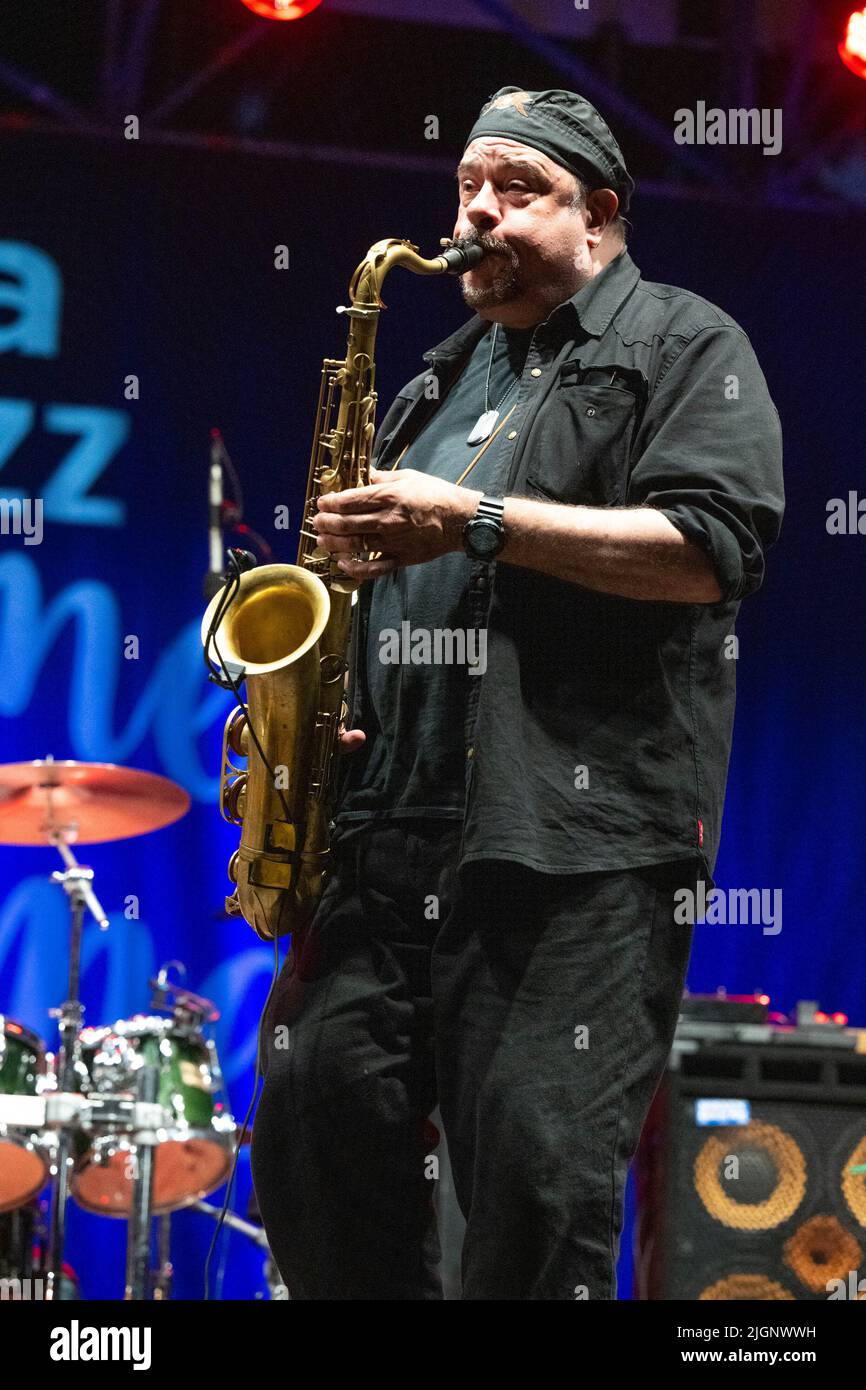 Sax tenore hi-res stock photography and images - Alamy