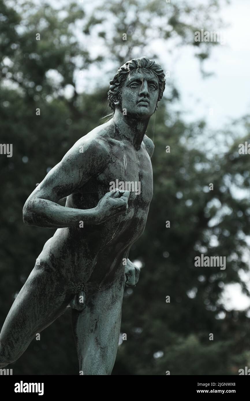 Greek runner sculpture hi-res stock photography and images - Alamy