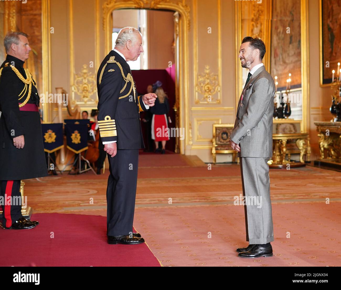 Mr. Oliver Jeffers is made an MBE (Member of the Order of the British ...