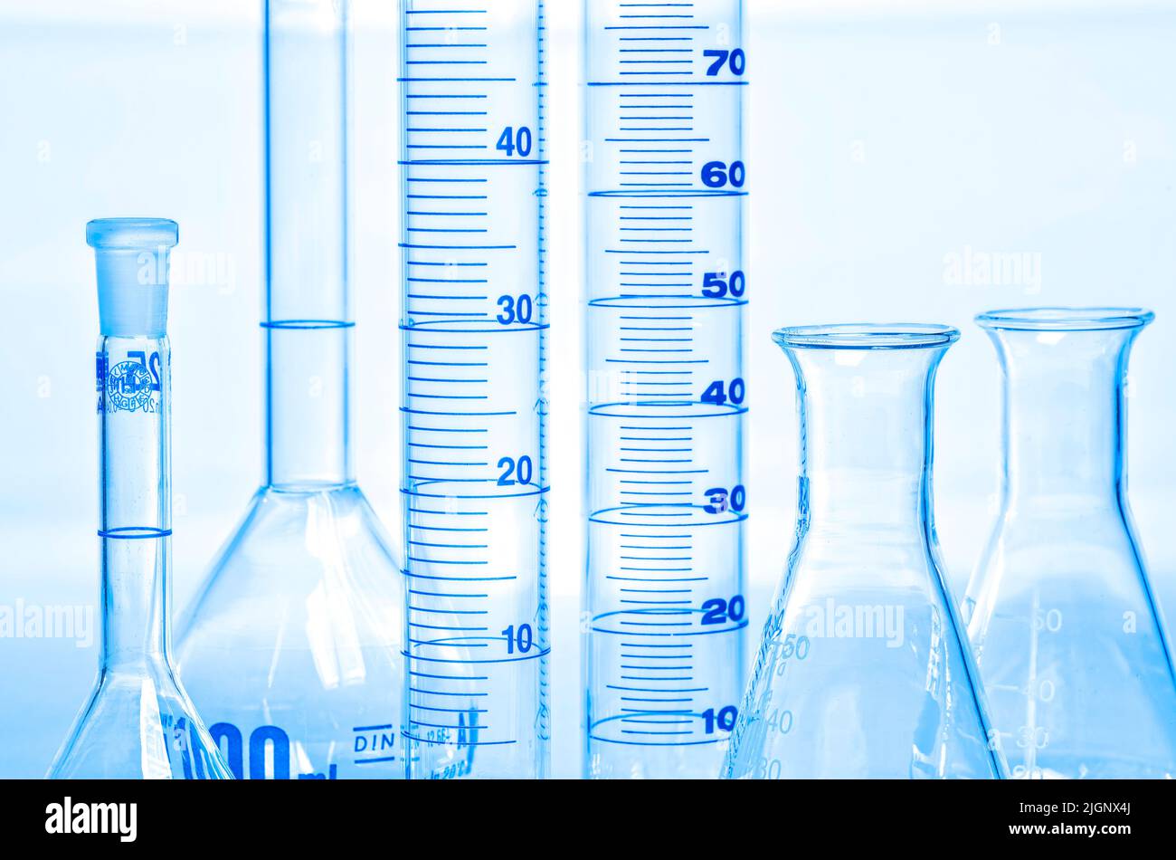 Science experiment test tube hi-res stock photography and images - Alamy
