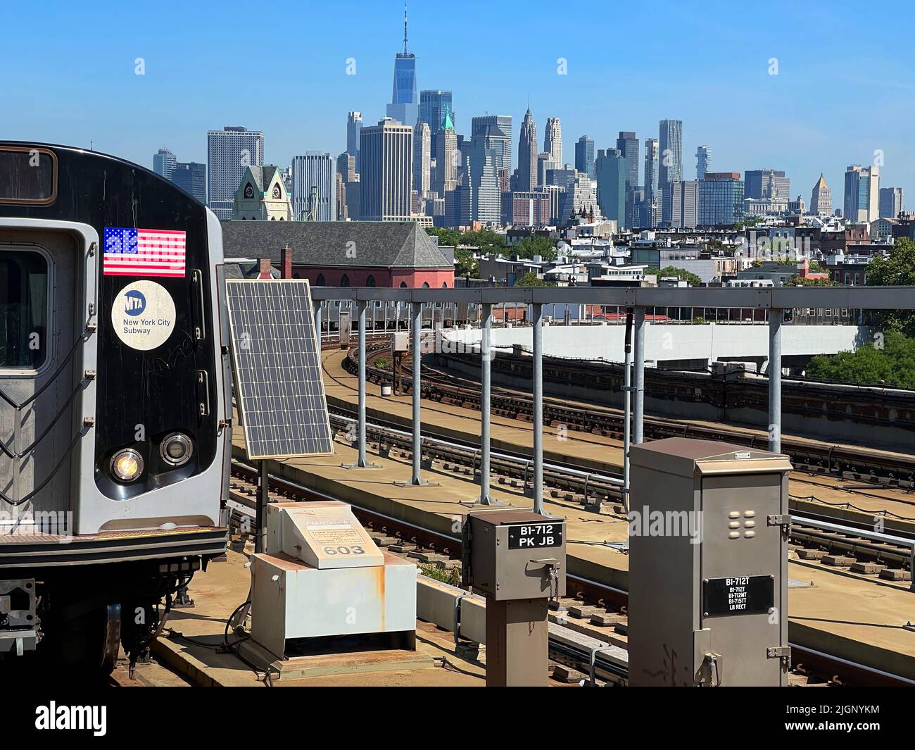 F train line coming into the Smith Ninth Street elevated subway station ...