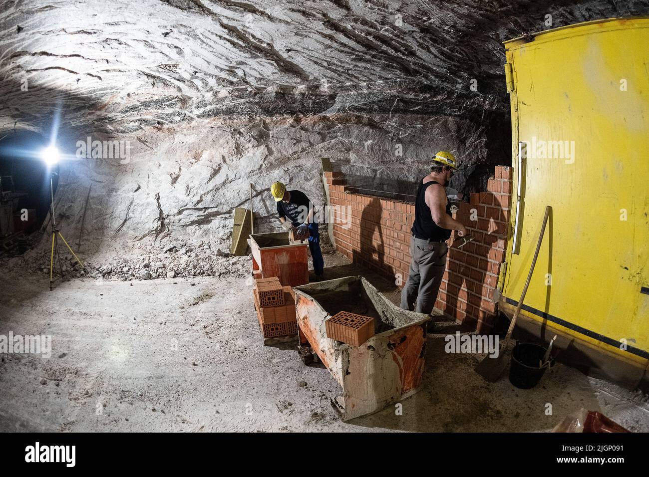 Heringen, Germany. 12th July, 2022. Employees concreting a chamber for ...