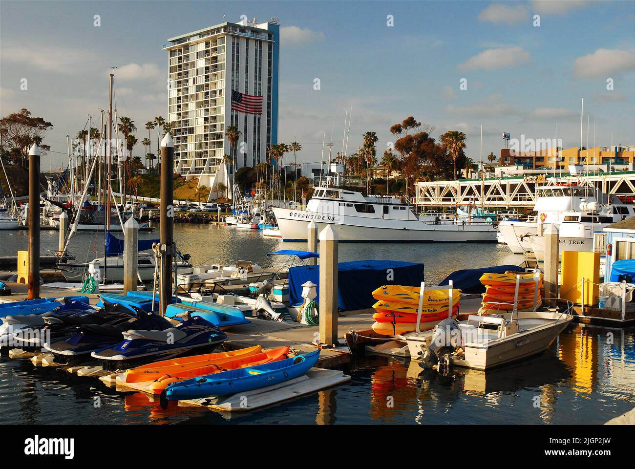 Harbor ships hi-res stock photography and images - Alamy