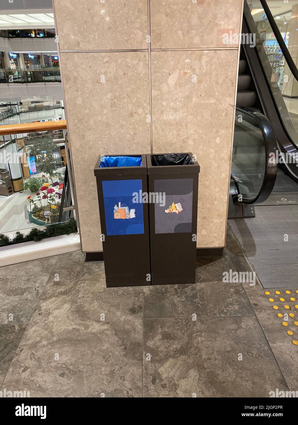 Plastic waste istanbul hi-res stock photography and images - Alamy